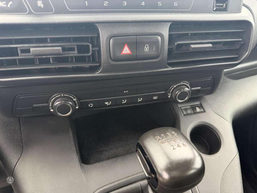 White Toyota Proace City Verso 2022 in Vievis, with an engine capacity of 1.50 L and mileage of 192 thousand km for 10700 €, photo 11 on AUTOMOTO.COM.LV