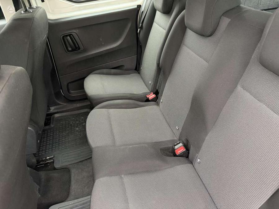 White Toyota Proace City Verso 2022 in Vievis, with an engine capacity of 1.50 L and mileage of 192 thousand km for 10700 €, photo 14 on AUTOMOTO.COM.LV