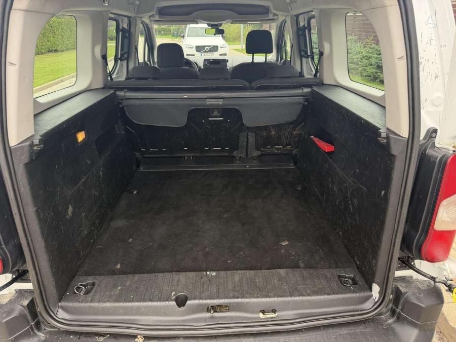 White Toyota Proace City Verso 2022 in Vievis, with an engine capacity of 1.50 L and mileage of 192 thousand km for 10700 €, photo 15 on AUTOMOTO.COM.LV