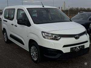 Balts Toyota Proace City Verso 2021 Viļņa, ar dzinēja tilpumu 1.50 L un nobraukumu 155 tūkst. km par 12999 €, foto 3 vietnē AUTOMOTO.COM.LV