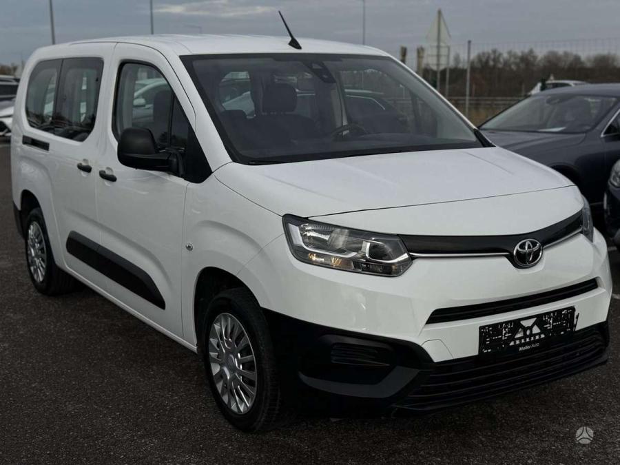 Balts Toyota Proace City Verso 2021 Viļņa, ar dzinēja tilpumu 1.50 L un nobraukumu 155 tūkst. km par 12999 €, foto 3 vietnē AUTOMOTO.COM.LV