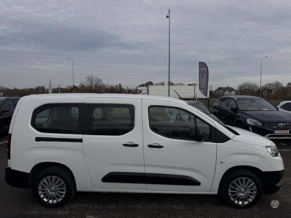 White Toyota Proace City Verso 2021 in Vilnius, with an engine capacity of 1.50 L and mileage of 155 thousand km for 12999 €, photo 8 on AUTOMOTO.COM.LV