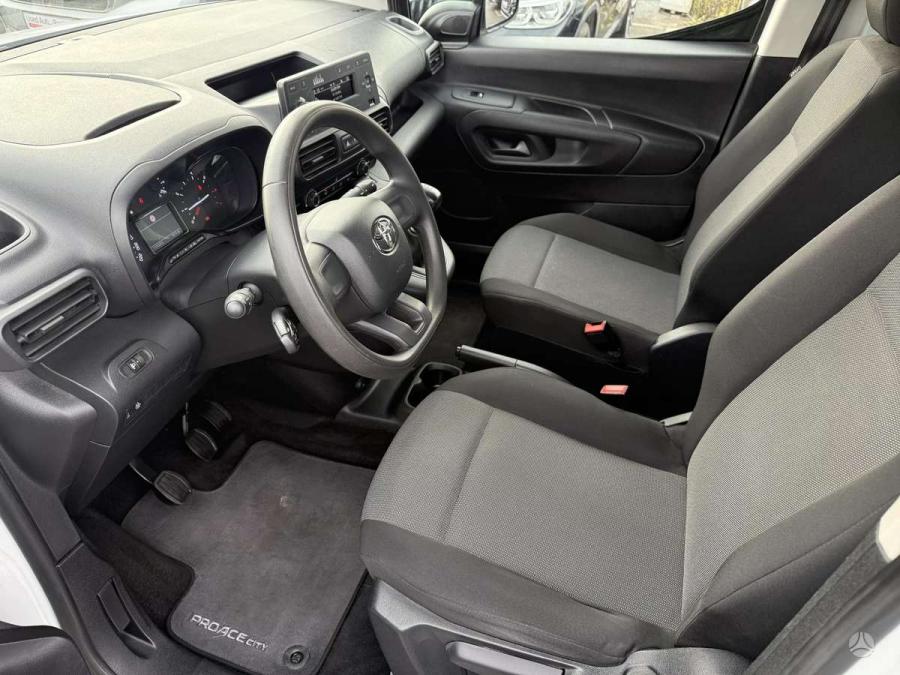 Balts Toyota Proace City Verso 2021 Viļņa, ar dzinēja tilpumu 1.50 L un nobraukumu 155 tūkst. km par 12999 €, foto 16 vietnē AUTOMOTO.COM.LV
