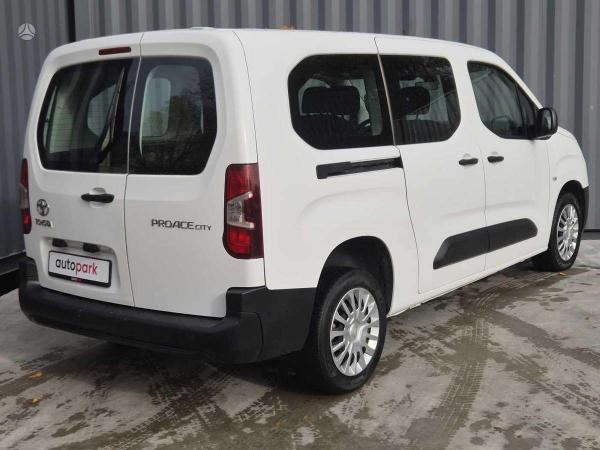 White Toyota Proace City Verso 2021 in Vilnius, with an engine capacity of 1.50 L and mileage of 180 thousand km for 9900 €, photo 3 on AUTOMOTO.COM.LV