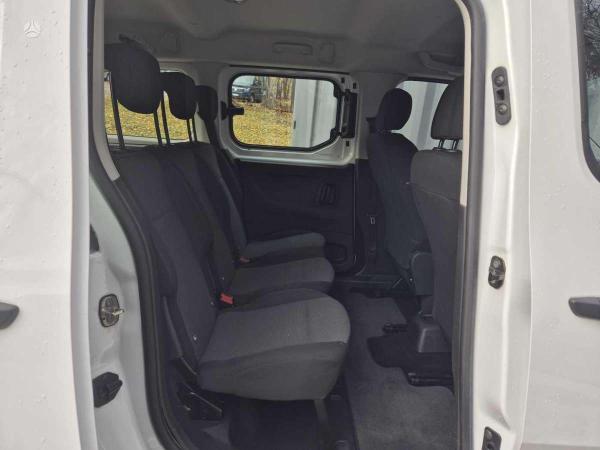 White Toyota Proace City Verso 2021 in Vilnius, with an engine capacity of 1.50 L and mileage of 180 thousand km for 9900 €, photo 5 on AUTOMOTO.COM.LV