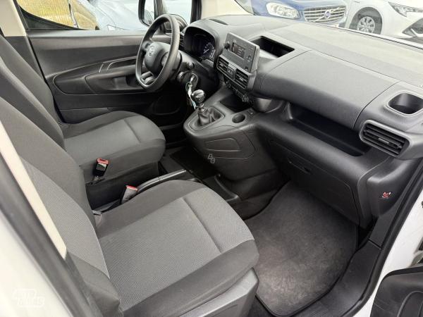 Balts Toyota Proace City Verso 2021 Viļņa, ar dzinēja tilpumu 1.50 L un nobraukumu 155 tūkst. km par 12200 €, foto 3 vietnē AUTOMOTO.COM.LV