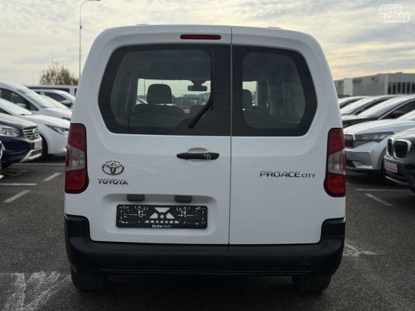 Balts Toyota Proace City Verso 2021 Viļņa, ar dzinēja tilpumu 1.50 L un nobraukumu 155 tūkst. km par 12200 €, foto 6 vietnē AUTOMOTO.COM.LV