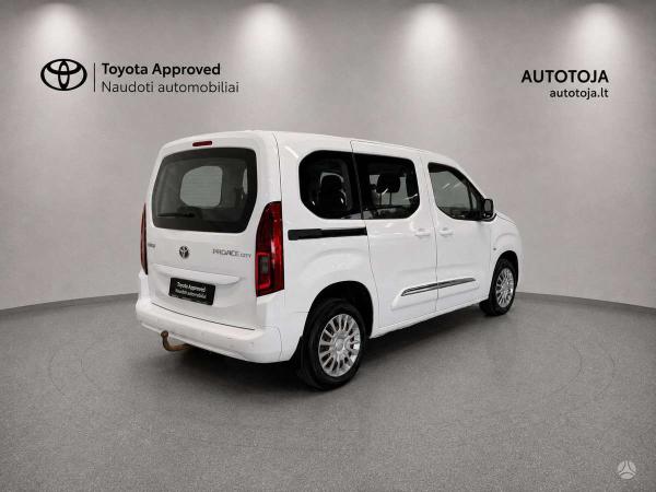 Balts Toyota Proace City Verso 2021 Kauņa, ar dzinēja tilpumu 1.50 L un nobraukumu 144 tūkst. km par 13500 €, foto 2 vietnē AUTOMOTO.COM.LV