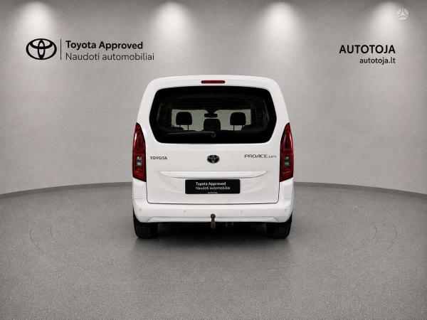 Balts Toyota Proace City Verso 2021 Kauņa, ar dzinēja tilpumu 1.50 L un nobraukumu 144 tūkst. km par 13500 €, foto 4 vietnē AUTOMOTO.COM.LV