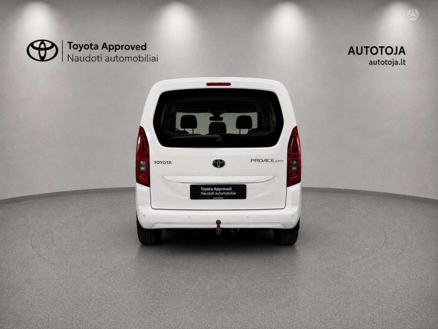 Balts Toyota Proace City Verso 2021 Kauņa, ar dzinēja tilpumu 1.50 L un nobraukumu 144 tūkst. km par 13500 €, foto 5 vietnē AUTOMOTO.COM.LV