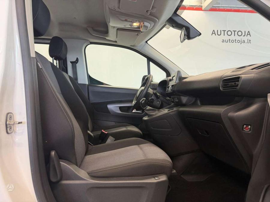 Balts Toyota Proace City Verso 2021 Kauņa, ar dzinēja tilpumu 1.50 L un nobraukumu 144 tūkst. km par 13500 €, foto 7 vietnē AUTOMOTO.COM.LV