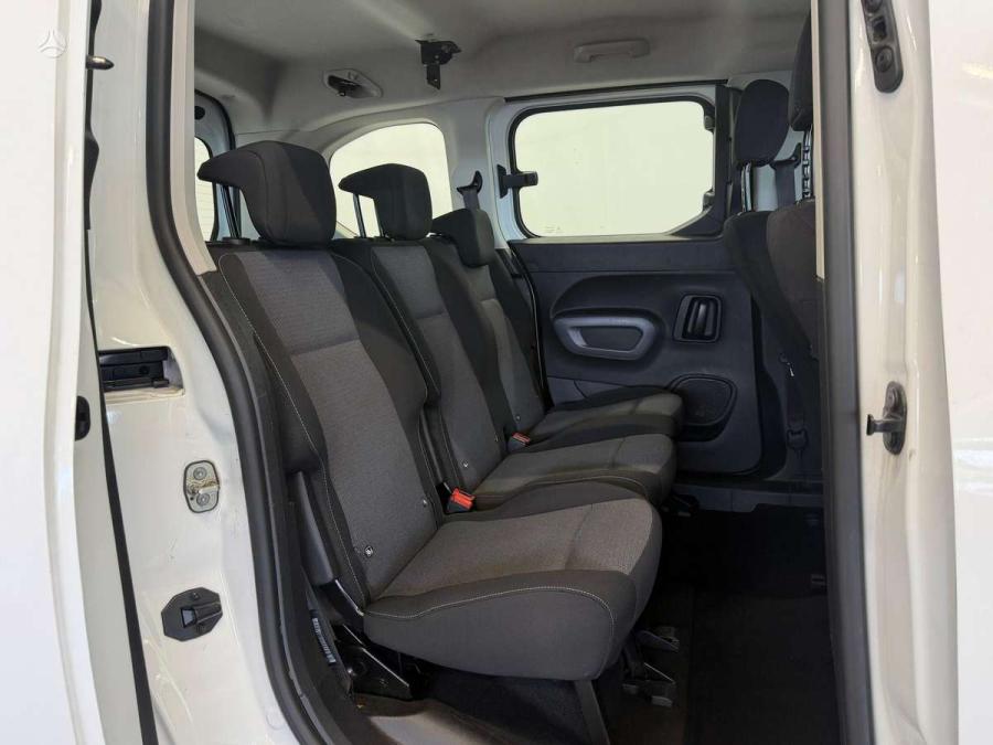Balts Toyota Proace City Verso 2021 Kauņa, ar dzinēja tilpumu 1.50 L un nobraukumu 144 tūkst. km par 13500 €, foto 8 vietnē AUTOMOTO.COM.LV