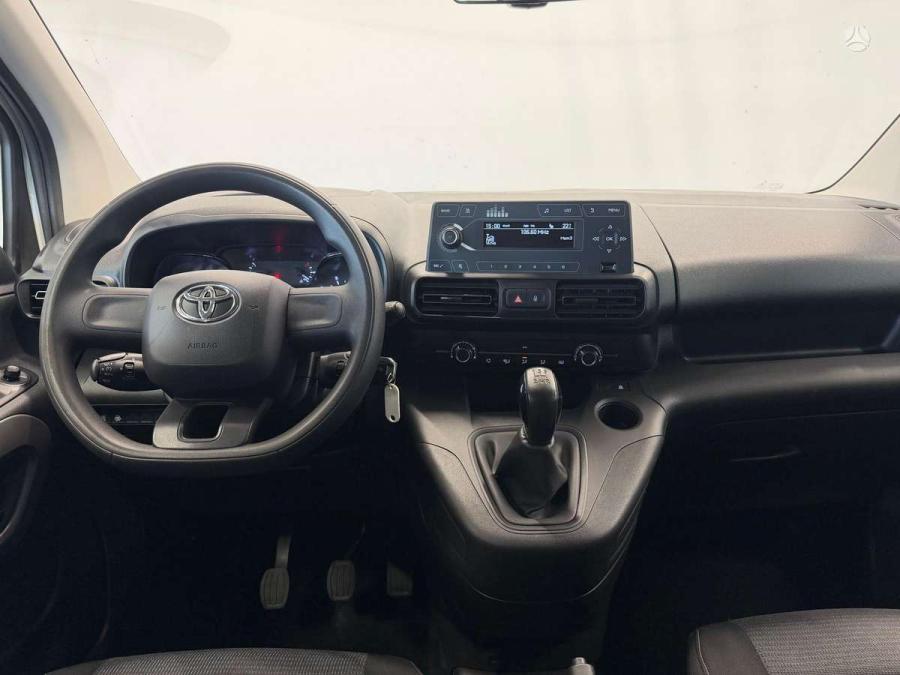 Balts Toyota Proace City Verso 2021 Kauņa, ar dzinēja tilpumu 1.50 L un nobraukumu 144 tūkst. km par 13500 €, foto 9 vietnē AUTOMOTO.COM.LV
