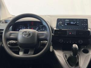Balts Toyota Proace City Verso 2021 Kauņa, ar dzinēja tilpumu 1.50 L un nobraukumu 144 tūkst. km par 13500 €, foto 10 vietnē AUTOMOTO.COM.LV