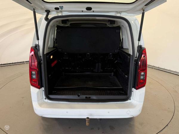 Balts Toyota Proace City Verso 2021 Kauņa, ar dzinēja tilpumu 1.50 L un nobraukumu 144 tūkst. km par 13500 €, foto 10 vietnē AUTOMOTO.COM.LV