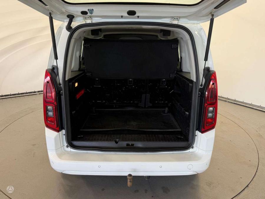 Balts Toyota Proace City Verso 2021 Kauņa, ar dzinēja tilpumu 1.50 L un nobraukumu 144 tūkst. km par 13500 €, foto 11 vietnē AUTOMOTO.COM.LV