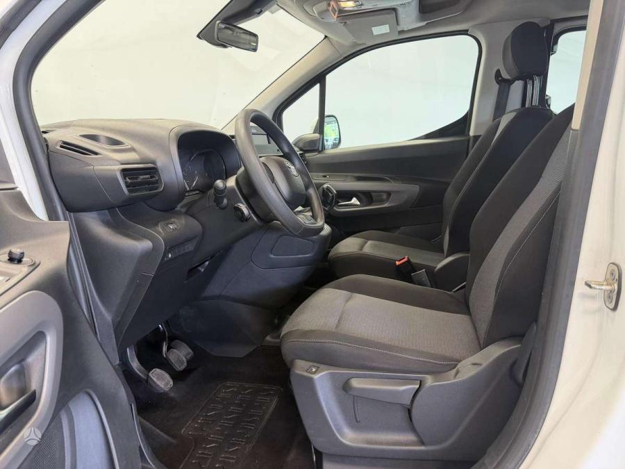 Balts Toyota Proace City Verso 2021 Kauņa, ar dzinēja tilpumu 1.50 L un nobraukumu 144 tūkst. km par 13500 €, foto 12 vietnē AUTOMOTO.COM.LV