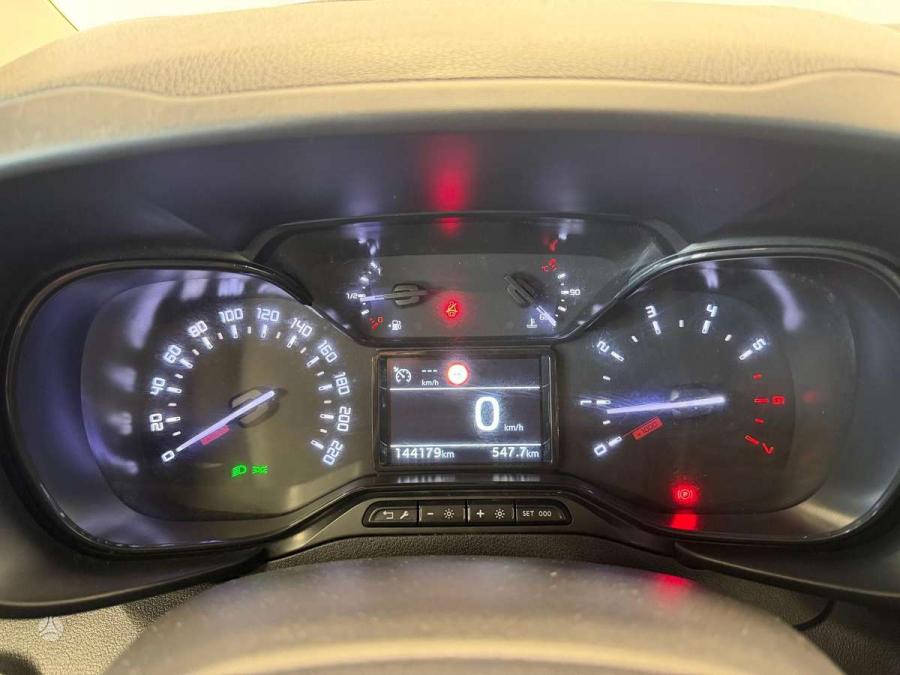 Balts Toyota Proace City Verso 2021 Kauņa, ar dzinēja tilpumu 1.50 L un nobraukumu 144 tūkst. km par 13500 €, foto 14 vietnē AUTOMOTO.COM.LV