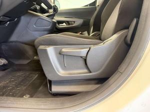 Balts Toyota Proace City Verso 2021 Kauņa, ar dzinēja tilpumu 1.50 L un nobraukumu 144 tūkst. km par 13500 €, foto 20 vietnē AUTOMOTO.COM.LV