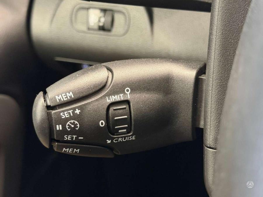 Balts Toyota Proace City Verso 2021 Kauņa, ar dzinēja tilpumu 1.50 L un nobraukumu 144 tūkst. km par 13500 €, foto 28 vietnē AUTOMOTO.COM.LV
