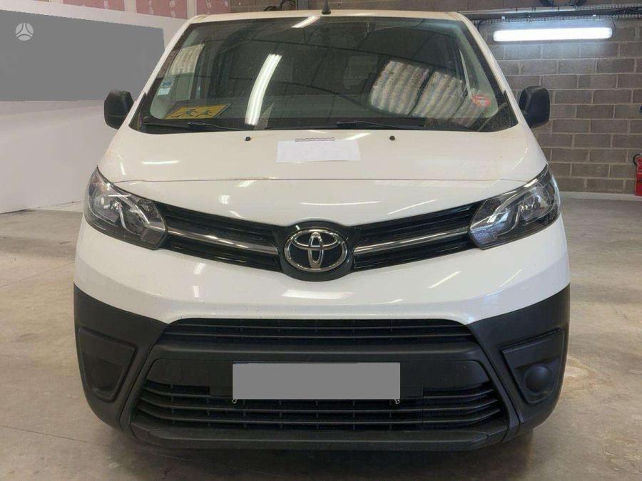 White Toyota Proace City Verso 2021 in Vilnius, with an engine capacity of 1.50 L and mileage of 125 thousand km for 18275 €, photo 1 on AUTOMOTO.COM.LV