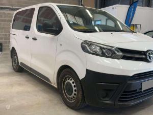 White Toyota Proace City Verso 2021 in Vilnius, with an engine capacity of 1.50 L and mileage of 125 thousand km for 18275 €, photo 3 on AUTOMOTO.COM.LV