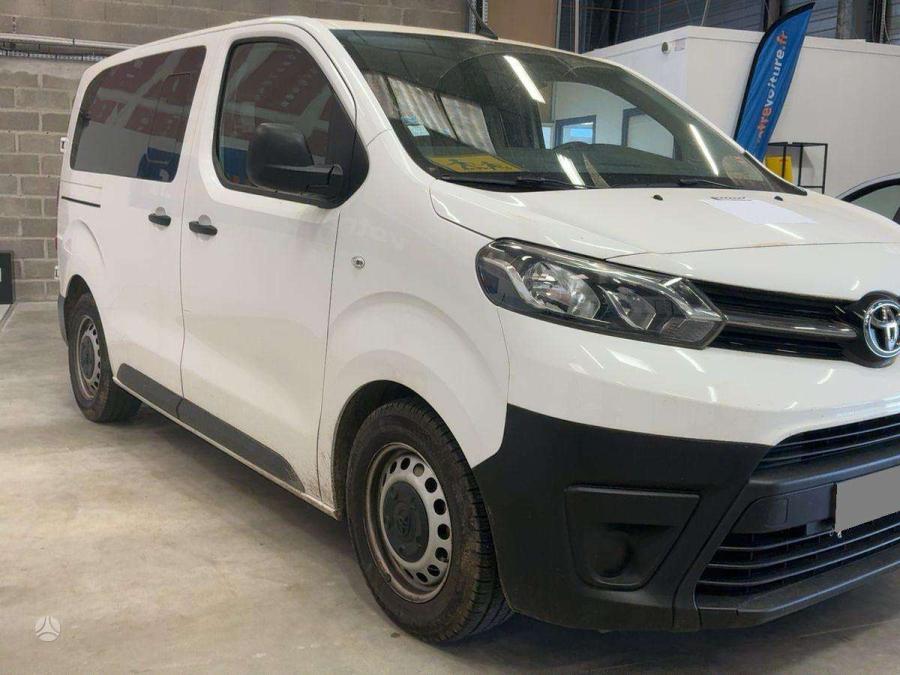 White Toyota Proace City Verso 2021 in Vilnius, with an engine capacity of 1.50 L and mileage of 125 thousand km for 18275 €, photo 3 on AUTOMOTO.COM.LV