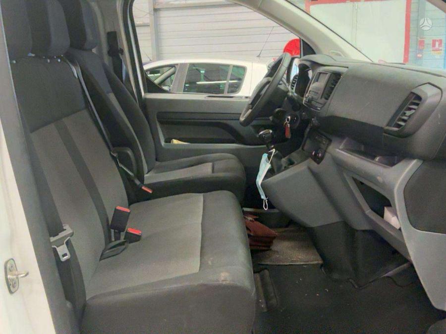 White Toyota Proace City Verso 2021 in Vilnius, with an engine capacity of 1.50 L and mileage of 125 thousand km for 18275 €, photo 8 on AUTOMOTO.COM.LV