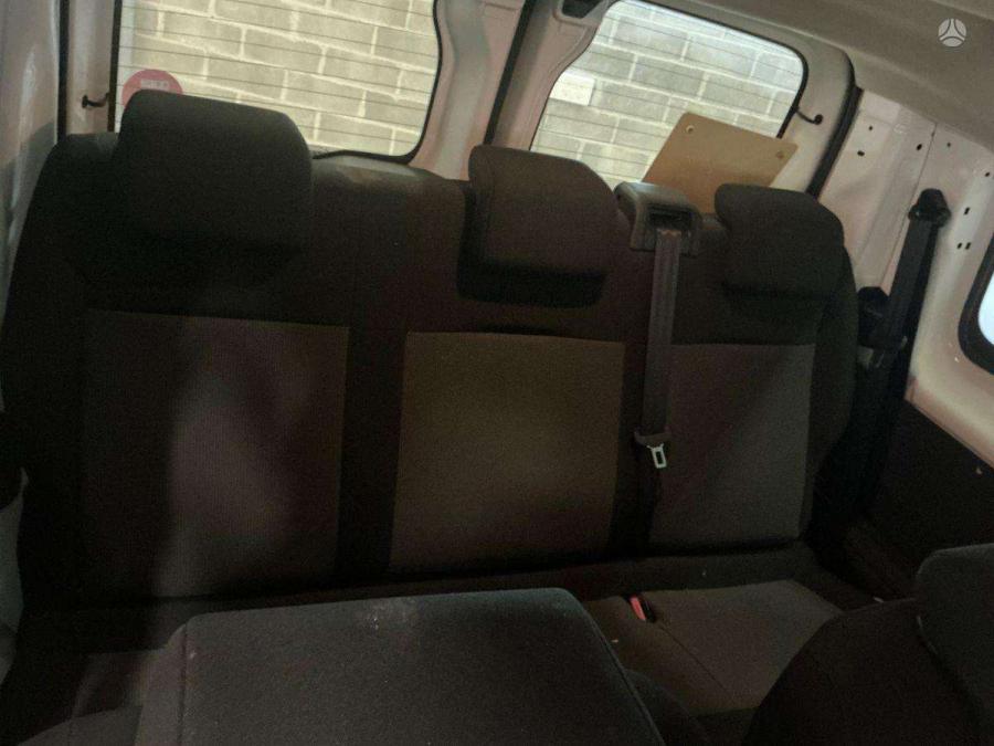 White Toyota Proace City Verso 2021 in Vilnius, with an engine capacity of 1.50 L and mileage of 125 thousand km for 18275 €, photo 15 on AUTOMOTO.COM.LV