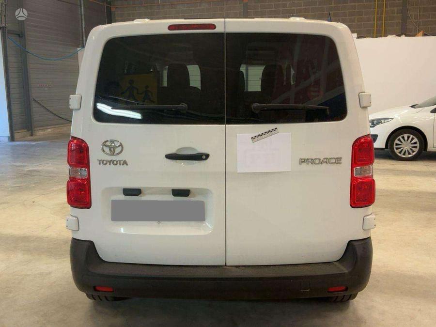 White Toyota Proace City Verso 2021 in Vilnius, with an engine capacity of 1.50 L and mileage of 125 thousand km for 18275 €, photo 16 on AUTOMOTO.COM.LV