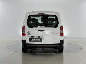 White Toyota Proace City Verso 2022 in Vilnius, with an engine capacity of 1.50 L and mileage of 100 thousand km for 15900 €, photo 5 on AUTOMOTO.COM.LV
