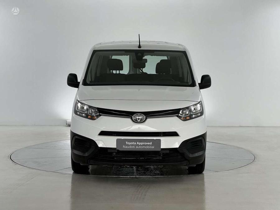 White Toyota Proace City Verso 2022 in Vilnius, with an engine capacity of 1.50 L and mileage of 100 thousand km for 15900 €, photo 6 on AUTOMOTO.COM.LV
