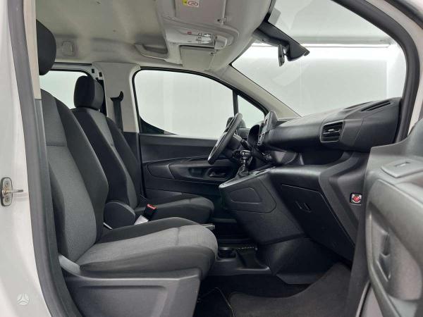 Balts Toyota Proace City Verso 2022 Viļņa, ar dzinēja tilpumu 1.50 L un nobraukumu 100 tūkst. km par 15900 €, foto 6 vietnē AUTOMOTO.COM.LV
