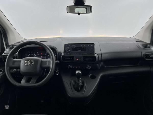Balts Toyota Proace City Verso 2022 Viļņa, ar dzinēja tilpumu 1.50 L un nobraukumu 100 tūkst. km par 15900 €, foto 8 vietnē AUTOMOTO.COM.LV
