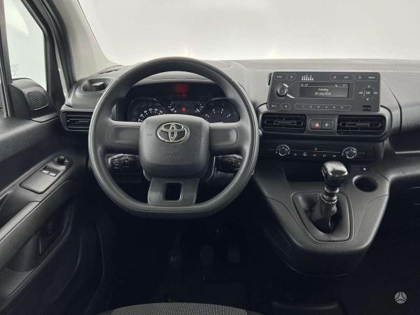 Balts Toyota Proace City Verso 2022 Viļņa, ar dzinēja tilpumu 1.50 L un nobraukumu 100 tūkst. km par 15900 €, foto 9 vietnē AUTOMOTO.COM.LV