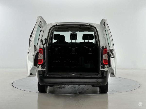 Balts Toyota Proace City Verso 2022 Viļņa, ar dzinēja tilpumu 1.50 L un nobraukumu 100 tūkst. km par 15900 €, foto 10 vietnē AUTOMOTO.COM.LV