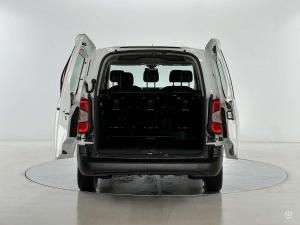 White Toyota Proace City Verso 2022 in Vilnius, with an engine capacity of 1.50 L and mileage of 100 thousand km for 15900 €, photo 11 on AUTOMOTO.COM.LV