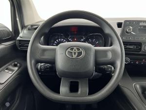 White Toyota Proace City Verso 2022 in Vilnius, with an engine capacity of 1.50 L and mileage of 100 thousand km for 15900 €, photo 13 on AUTOMOTO.COM.LV