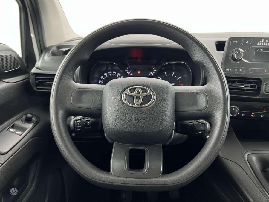 White Toyota Proace City Verso 2022 in Vilnius, with an engine capacity of 1.50 L and mileage of 100 thousand km for 15900 €, photo 13 on AUTOMOTO.COM.LV