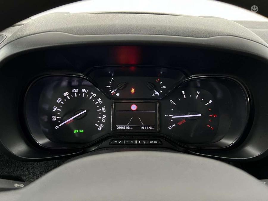 White Toyota Proace City Verso 2022 in Vilnius, with an engine capacity of 1.50 L and mileage of 100 thousand km for 15900 €, photo 14 on AUTOMOTO.COM.LV