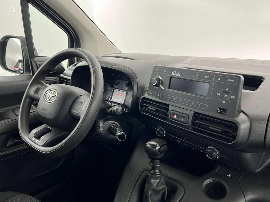 White Toyota Proace City Verso 2022 in Vilnius, with an engine capacity of 1.50 L and mileage of 100 thousand km for 15900 €, photo 15 on AUTOMOTO.COM.LV