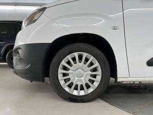 White Toyota Proace City Verso 2022 in Vilnius, with an engine capacity of 1.50 L and mileage of 100 thousand km for 15900 €, photo 16 on AUTOMOTO.COM.LV