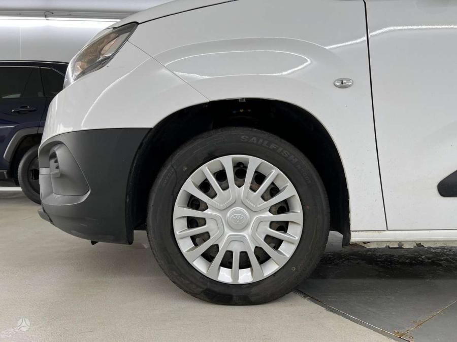 White Toyota Proace City Verso 2022 in Vilnius, with an engine capacity of 1.50 L and mileage of 100 thousand km for 15900 €, photo 16 on AUTOMOTO.COM.LV