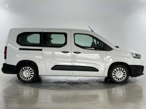White Toyota Proace City Verso 2022 in Vilnius, with an engine capacity of 1.50 L and mileage of 100 thousand km for 15900 €, photo 17 on AUTOMOTO.COM.LV