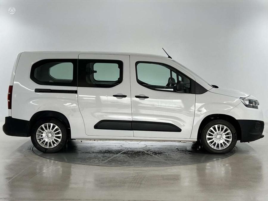 White Toyota Proace City Verso 2022 in Vilnius, with an engine capacity of 1.50 L and mileage of 100 thousand km for 15900 €, photo 17 on AUTOMOTO.COM.LV