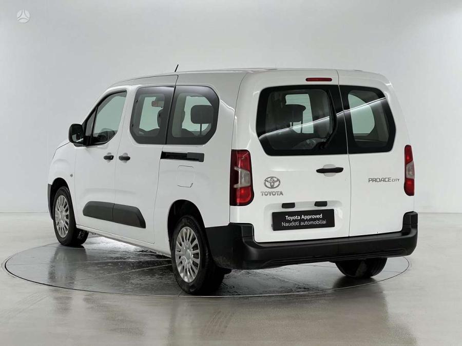 White Toyota Proace City Verso 2022 in Vilnius, with an engine capacity of 1.50 L and mileage of 100 thousand km for 15900 €, photo 18 on AUTOMOTO.COM.LV