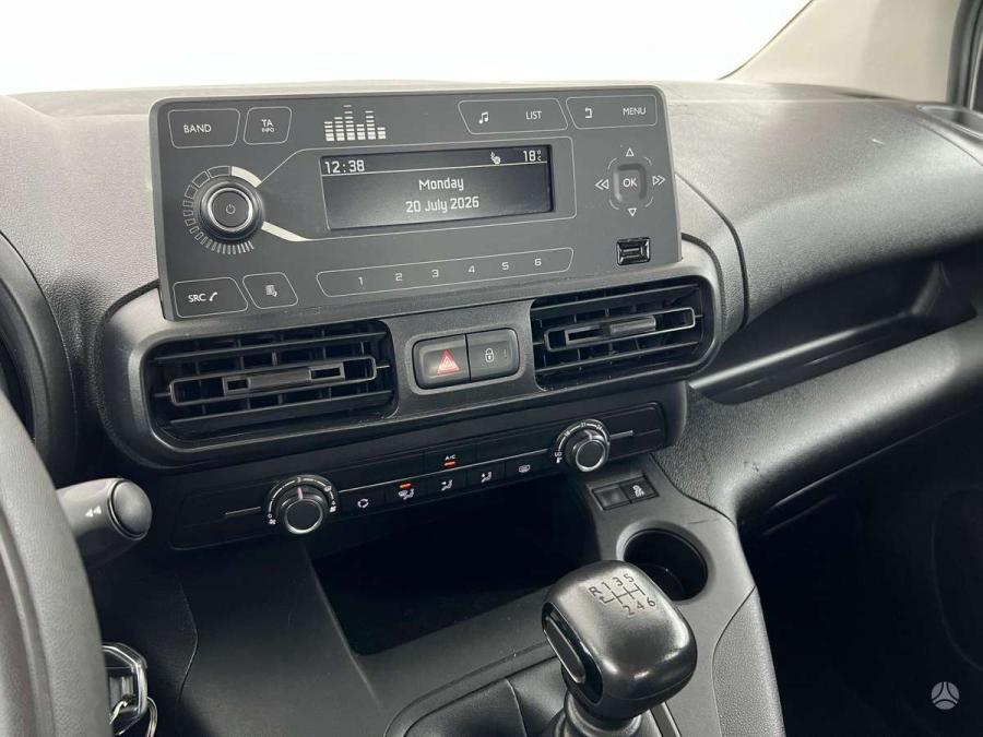 White Toyota Proace City Verso 2022 in Vilnius, with an engine capacity of 1.50 L and mileage of 100 thousand km for 15900 €, photo 23 on AUTOMOTO.COM.LV