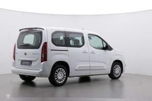White Toyota Proace City Verso 2023 in Vilnius, with an engine capacity of 1.20 L and mileage of 60 thousand km for 16900 €, photo 4 on AUTOMOTO.COM.LV