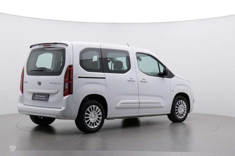 White Toyota Proace City Verso 2023 in Vilnius, with an engine capacity of 1.20 L and mileage of 60 thousand km for 16900 €, photo 4 on AUTOMOTO.COM.LV