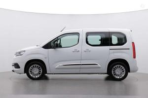 White Toyota Proace City Verso 2023 in Vilnius, with an engine capacity of 1.20 L and mileage of 60 thousand km for 16900 €, photo 5 on AUTOMOTO.COM.LV